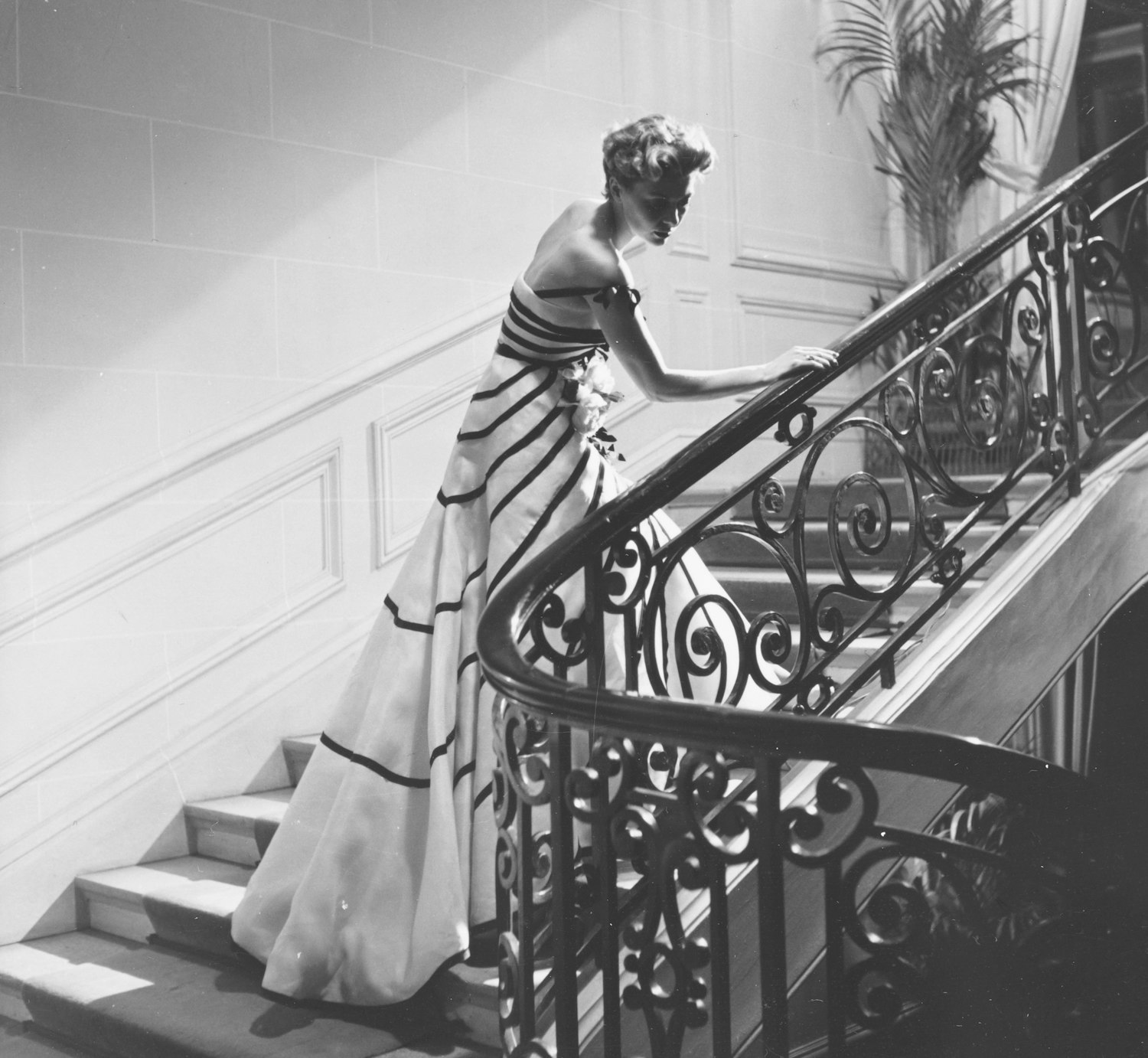 Models on the staircase | La Galerie Dior