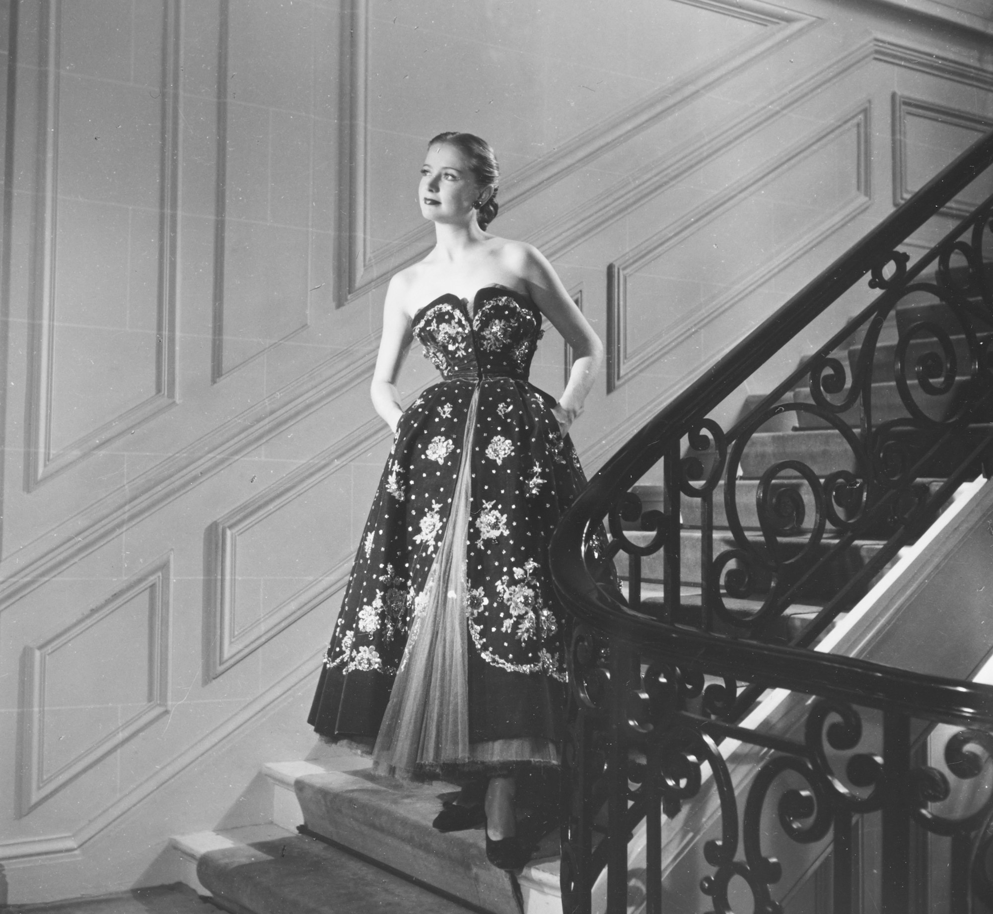 Models on the staircase | La Galerie Dior