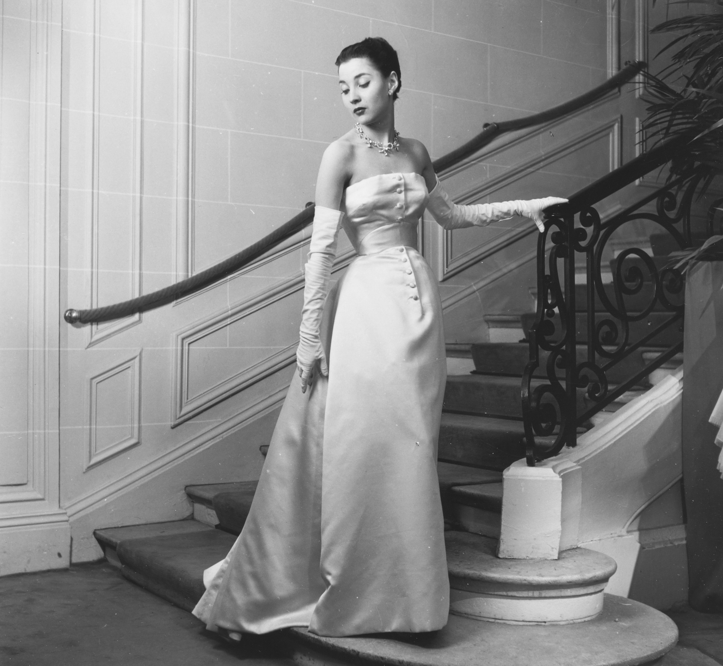 Models on the staircase | La Galerie Dior