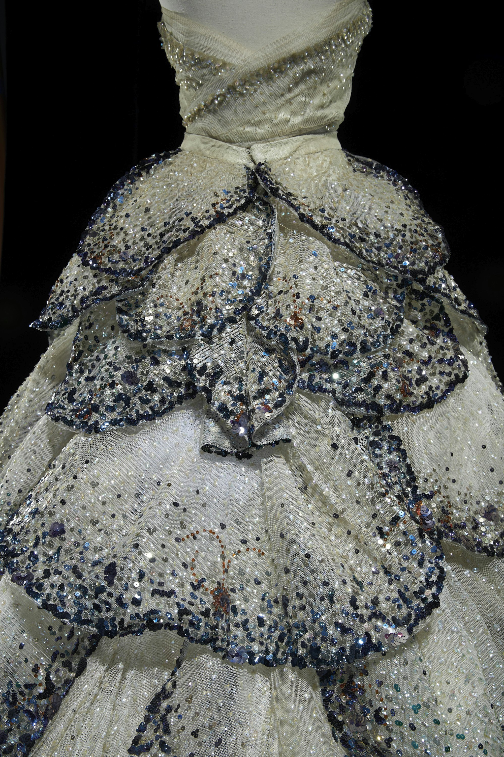 Junon, Haute Couture Fall-Winter 1949, Milieu du siècle line | La ...