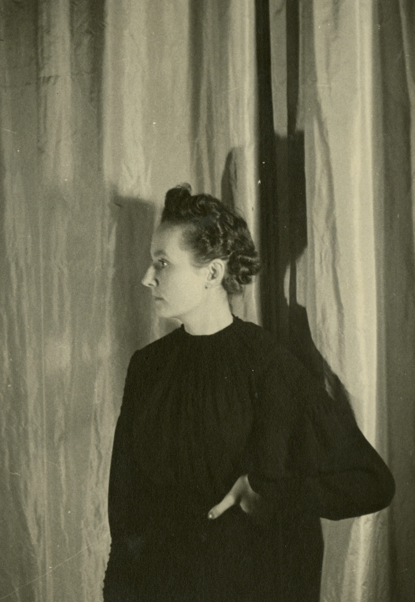 Miss Dior, Haute Couture Spring-Summer 1949, Trompe l'œil line | La ...
